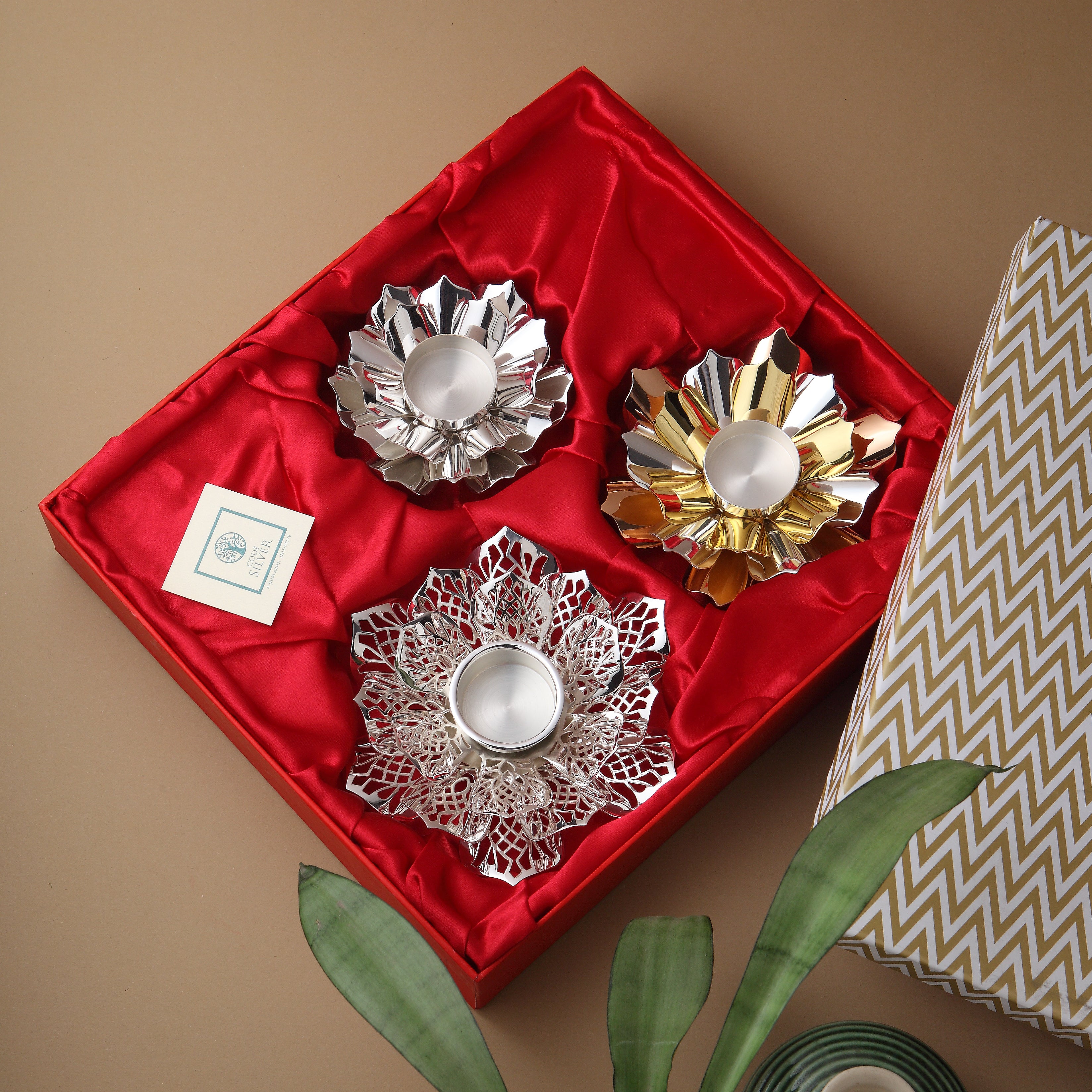 Tea-Light Holder Trio Hamper: Handcrafted Elegance – Code Silver
